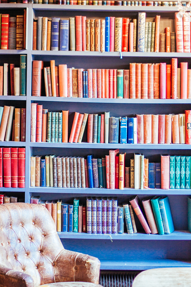 Used Book Café Merci in Paris